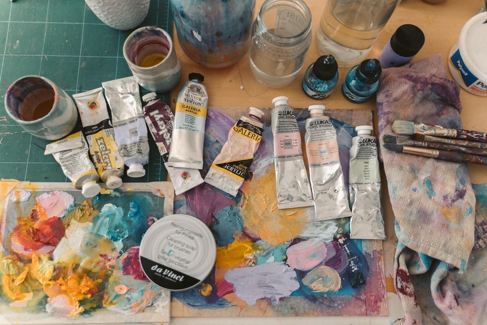 Oil or Acrylic Paint? Guide To Help You Choose Your Painting Medium ...